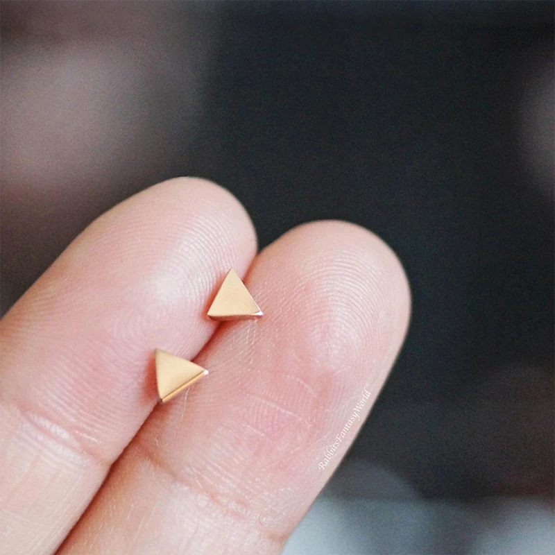 Triangle Studs - Ole Macrame